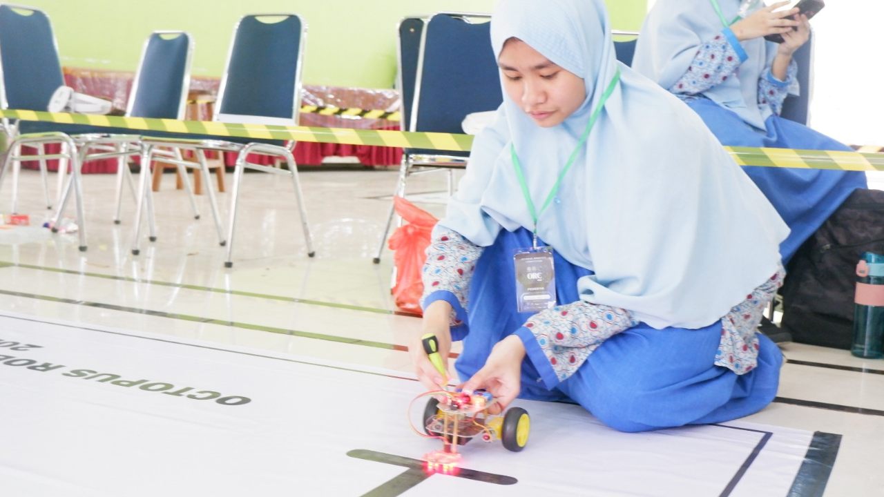 Waw Perdana, Juara Robotik Akhwat! Siswi SMP Islami Al-Fityan School ...